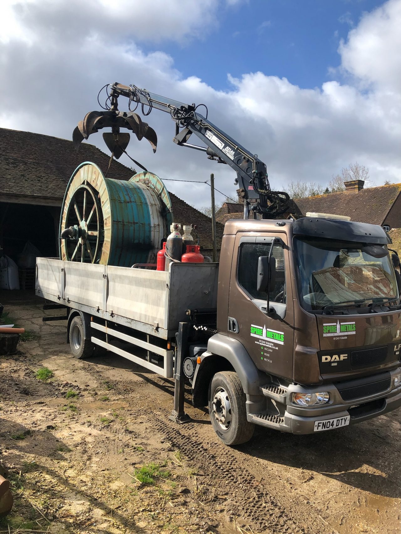 Skips, RORO & Cranes – Spire Metals – South Coast Metal Recycling